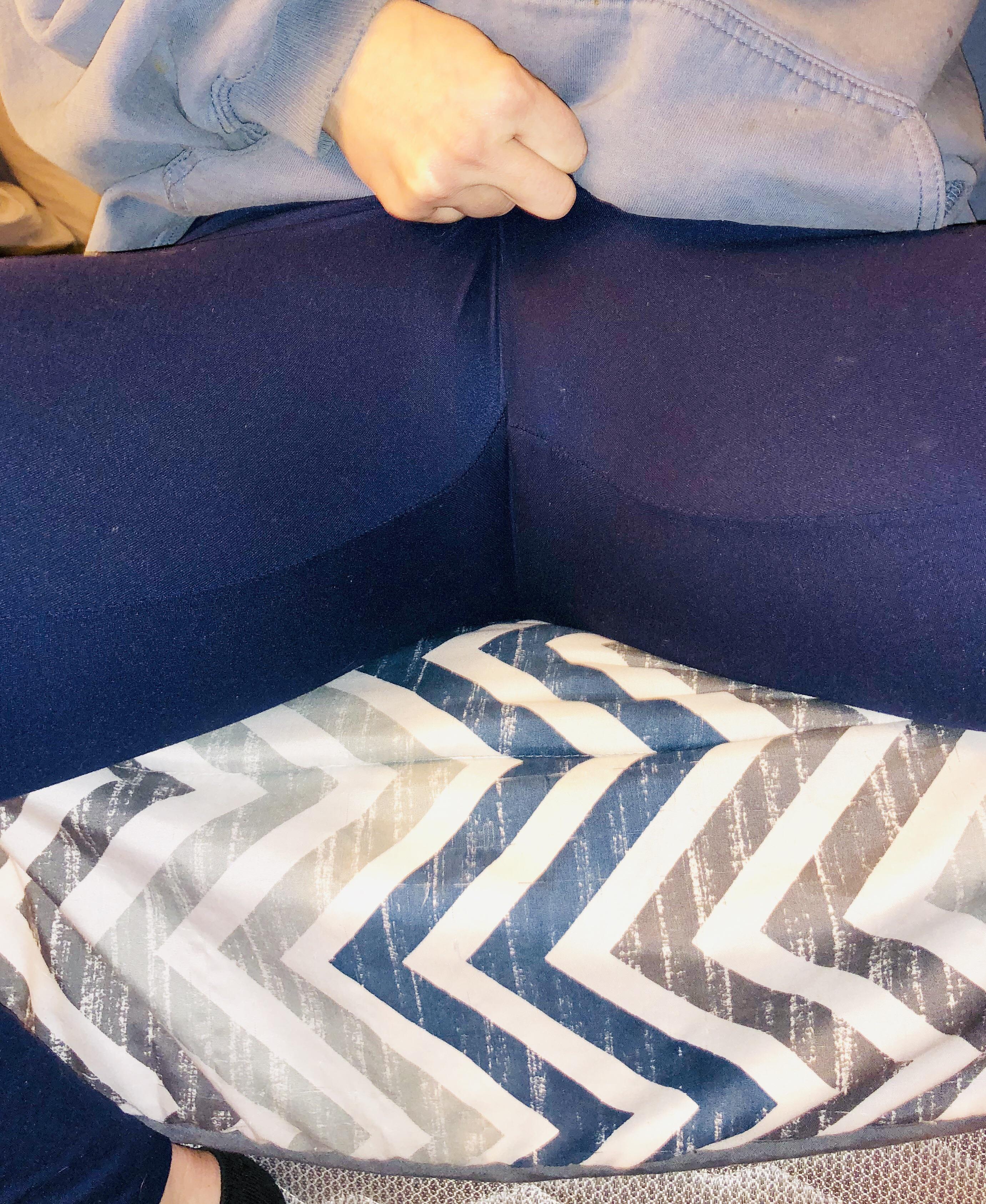 Same pose, different leggings | Scrolller