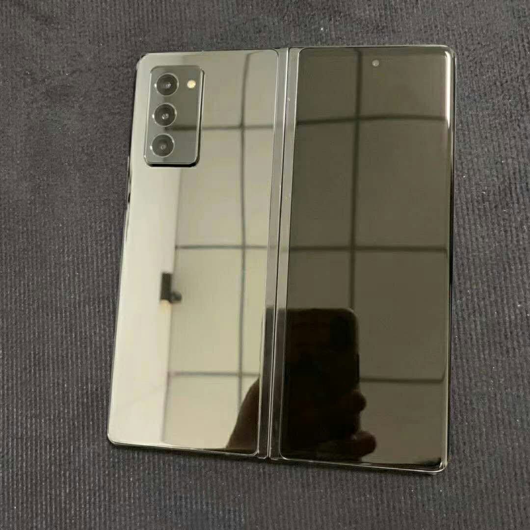 Samsung Galaxy Z Fold 2 5G live image | Scrolller