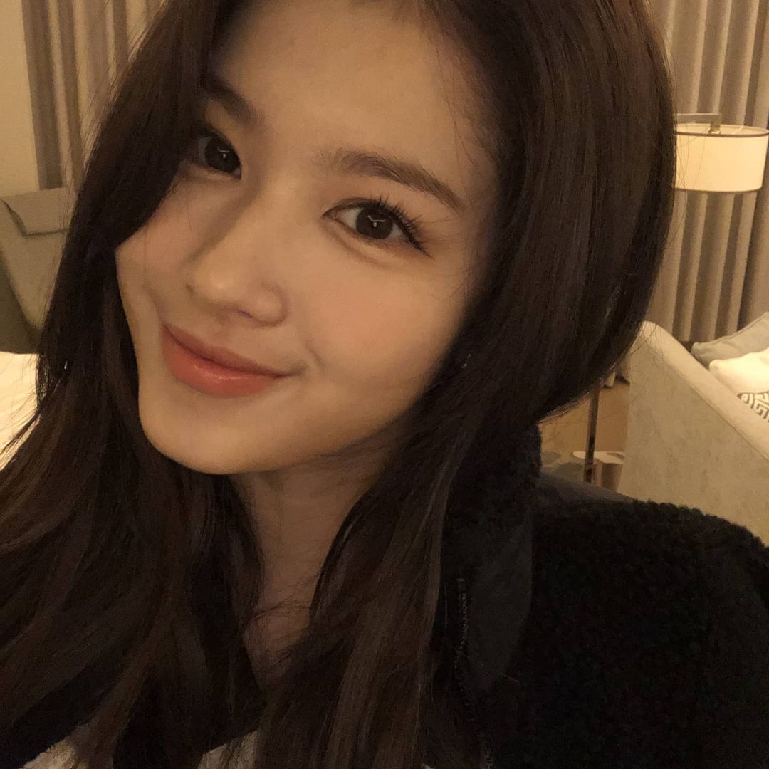 Sana selca | Scrolller
