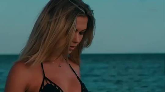 Sandra Kubicka | Scrolller