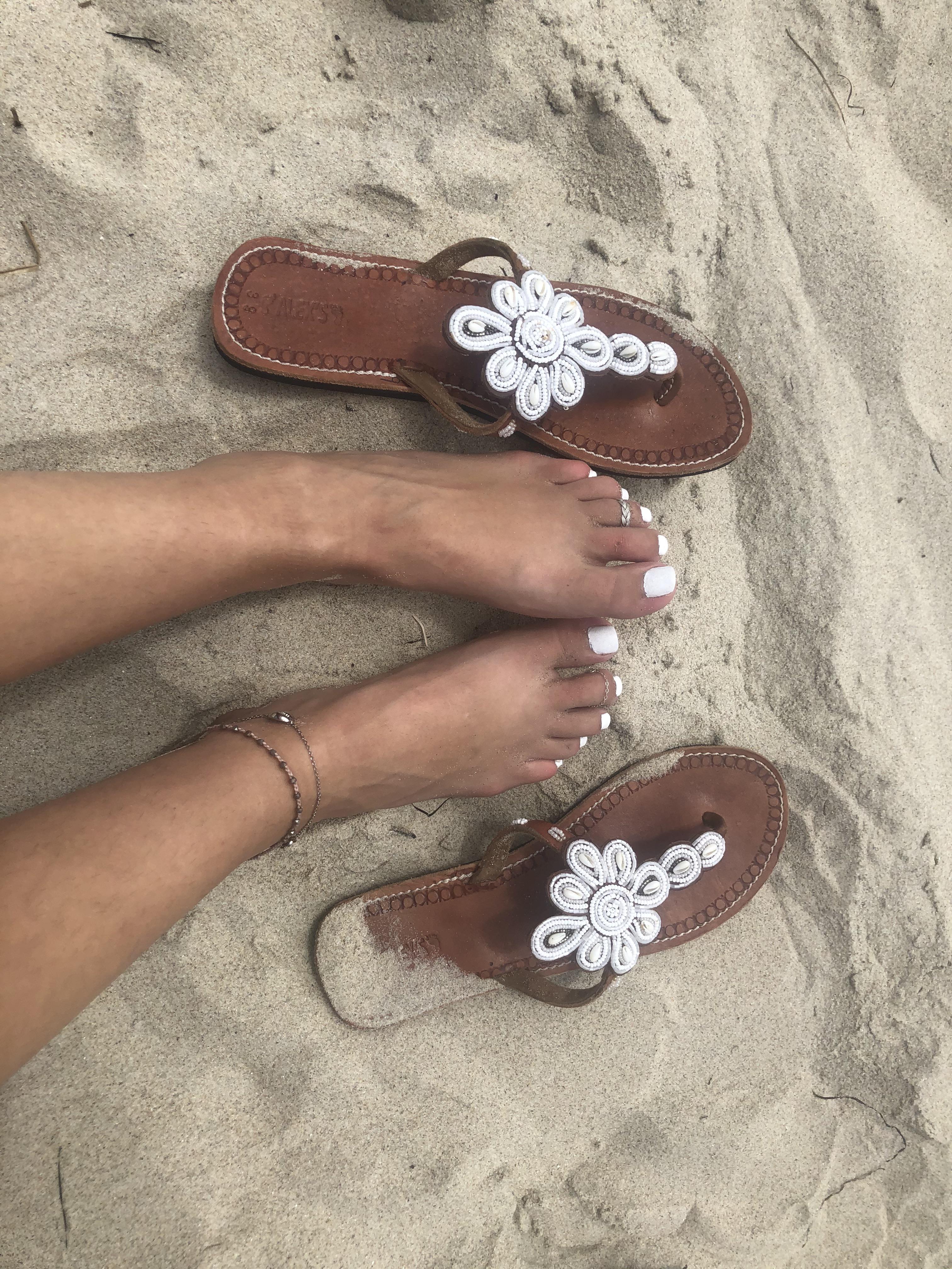 Sandy feet anyone? Sarasfeetloveyou | Scrolller