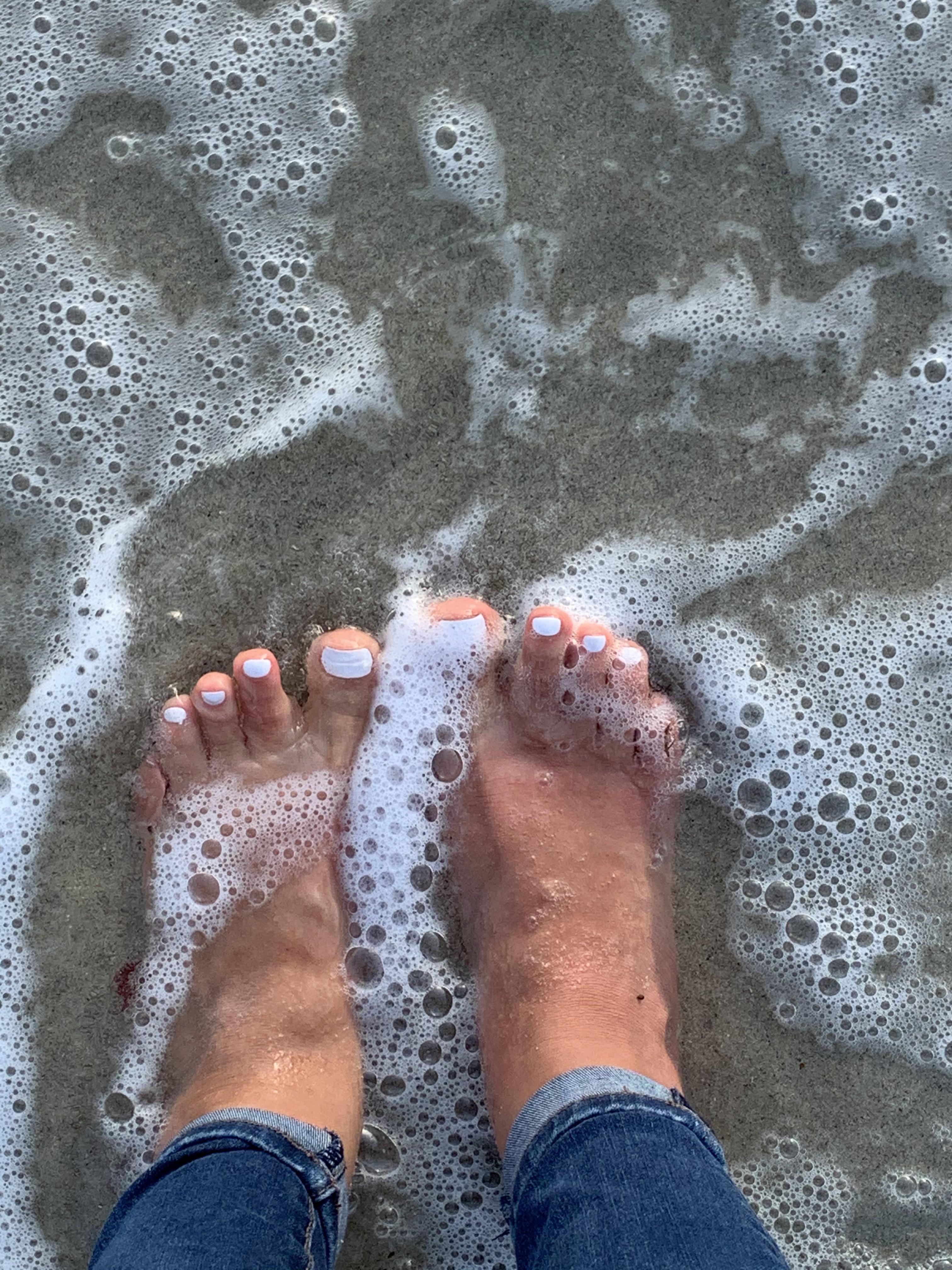 sandy toes 🌊 | Scrolller