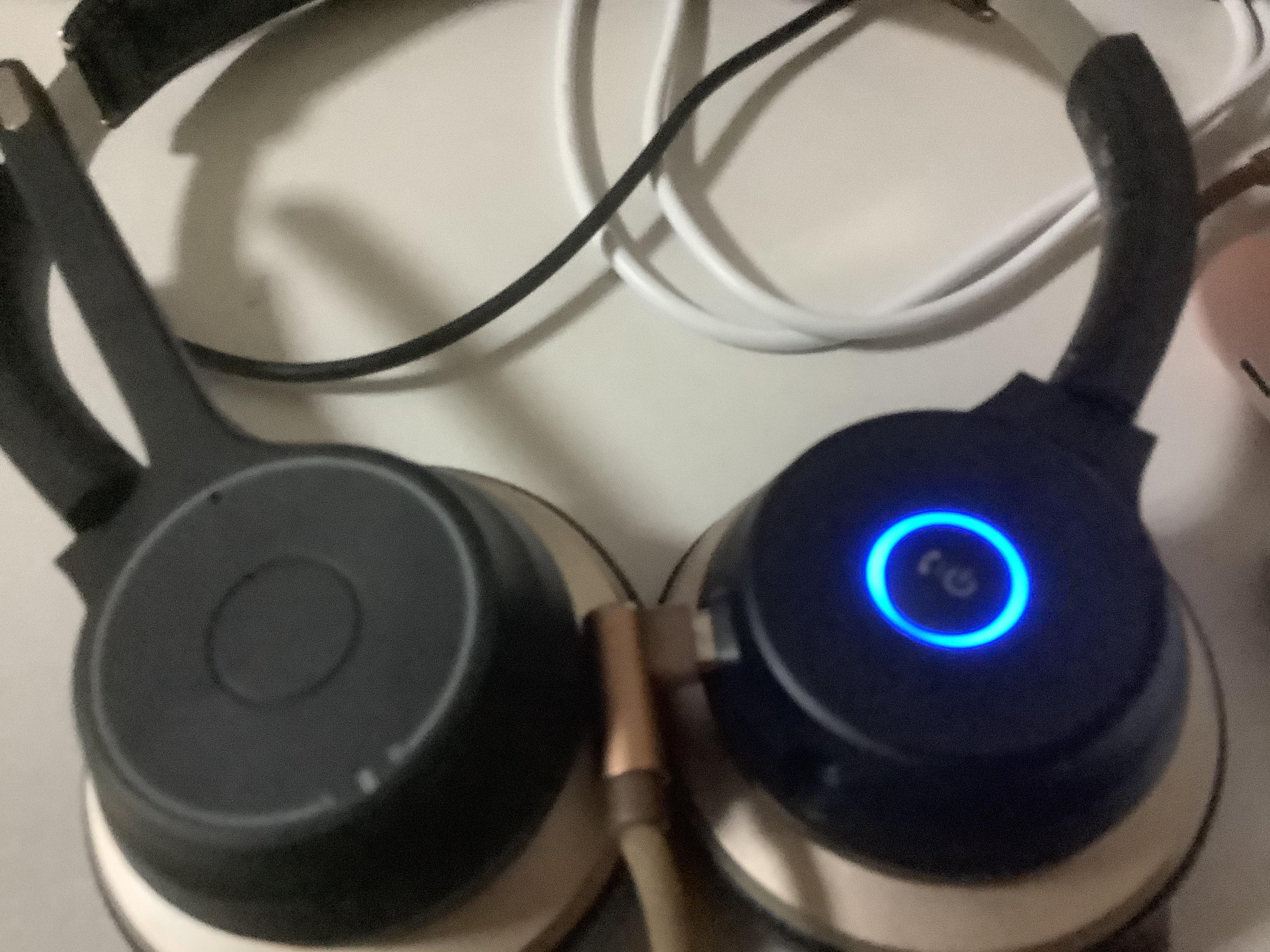 Sans headphone | Scrolller