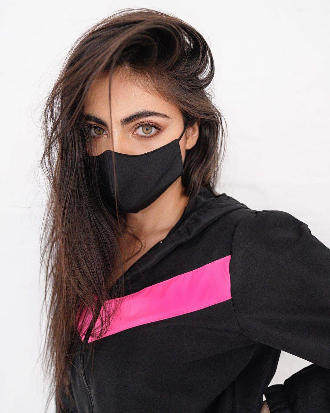 Sara, has a mask. | Scrolller