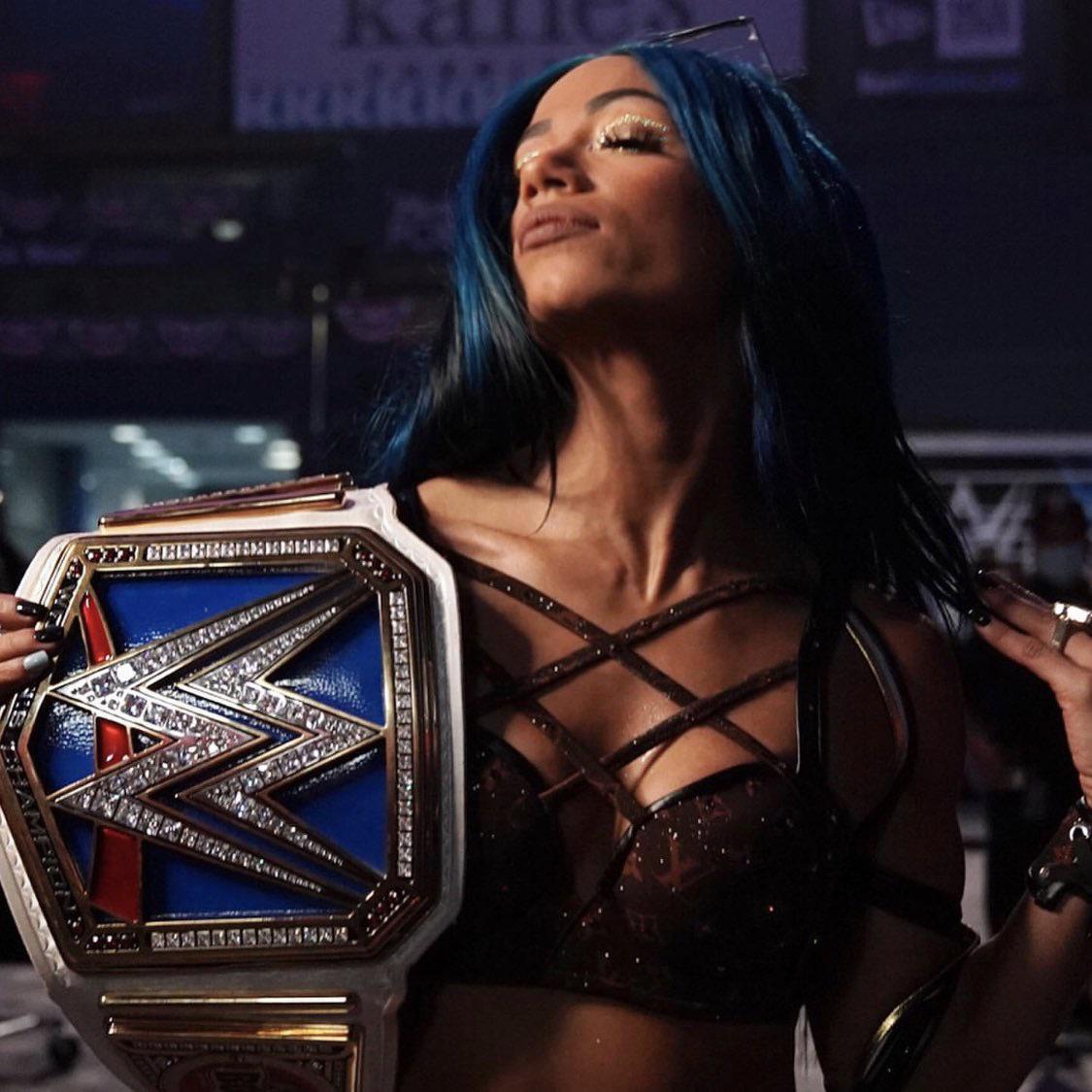 Sasha Banks | Scrolller