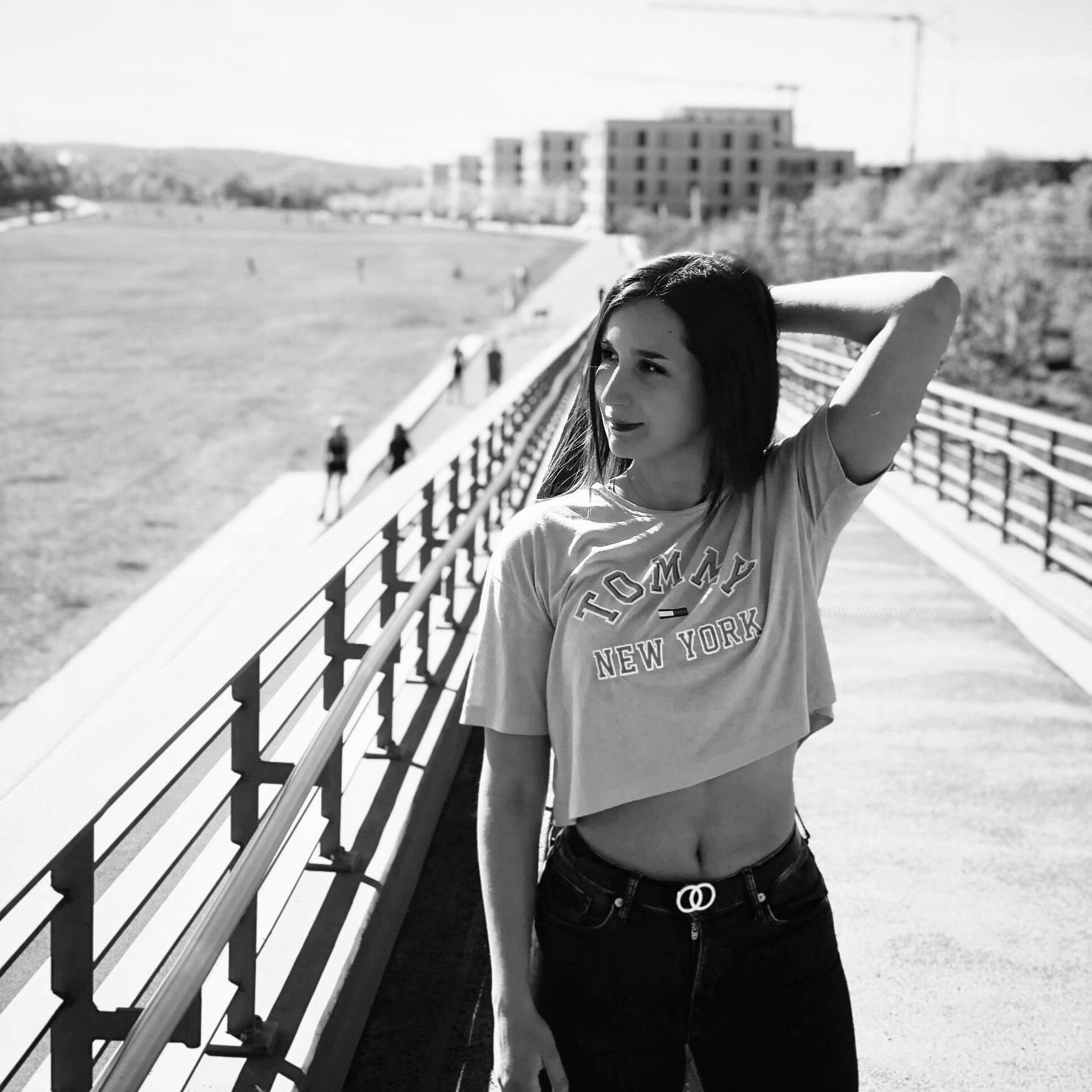 Satisfying midriff? | Scrolller