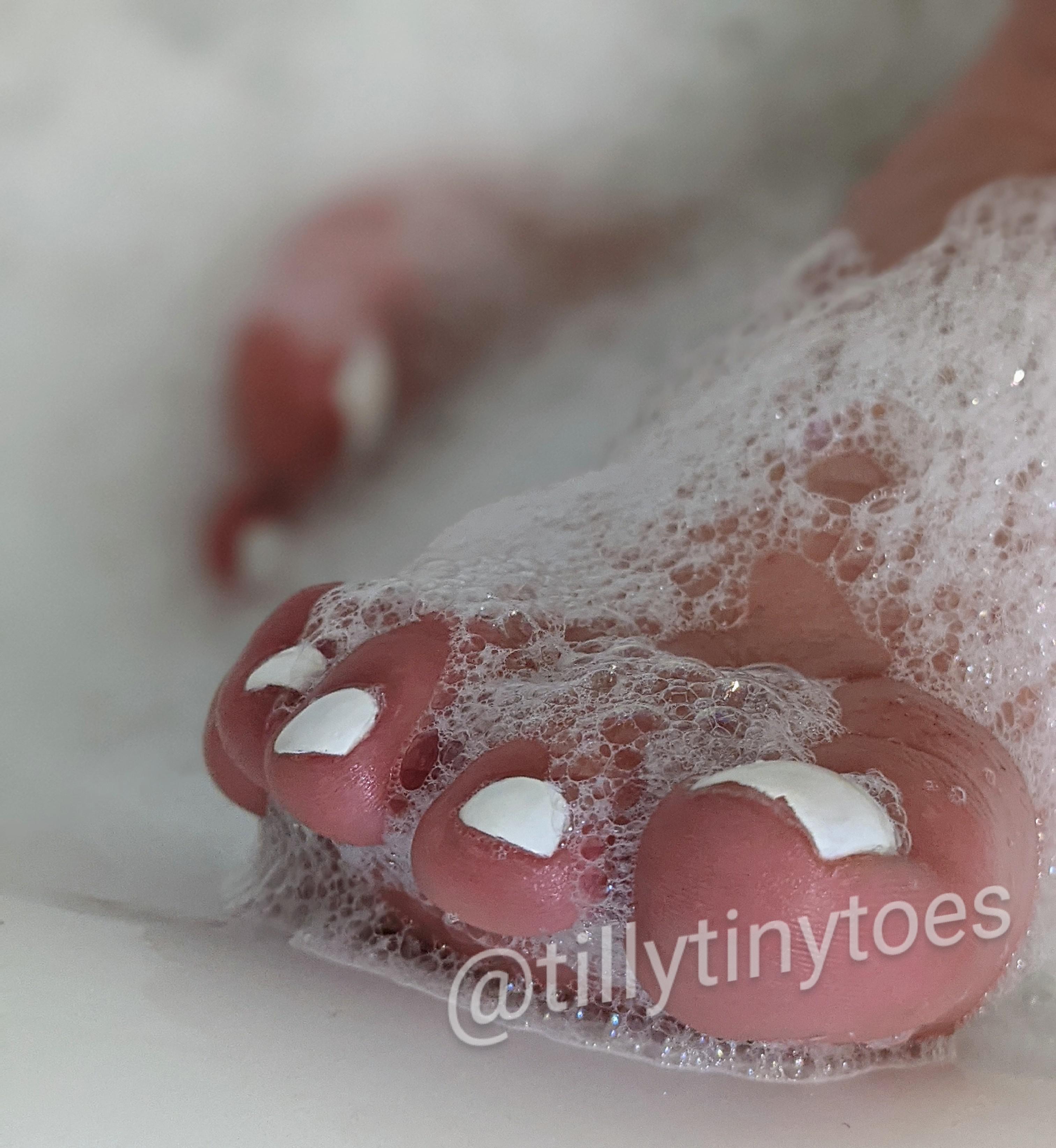 Saturday bubble baths 🧼👣 | Scrolller