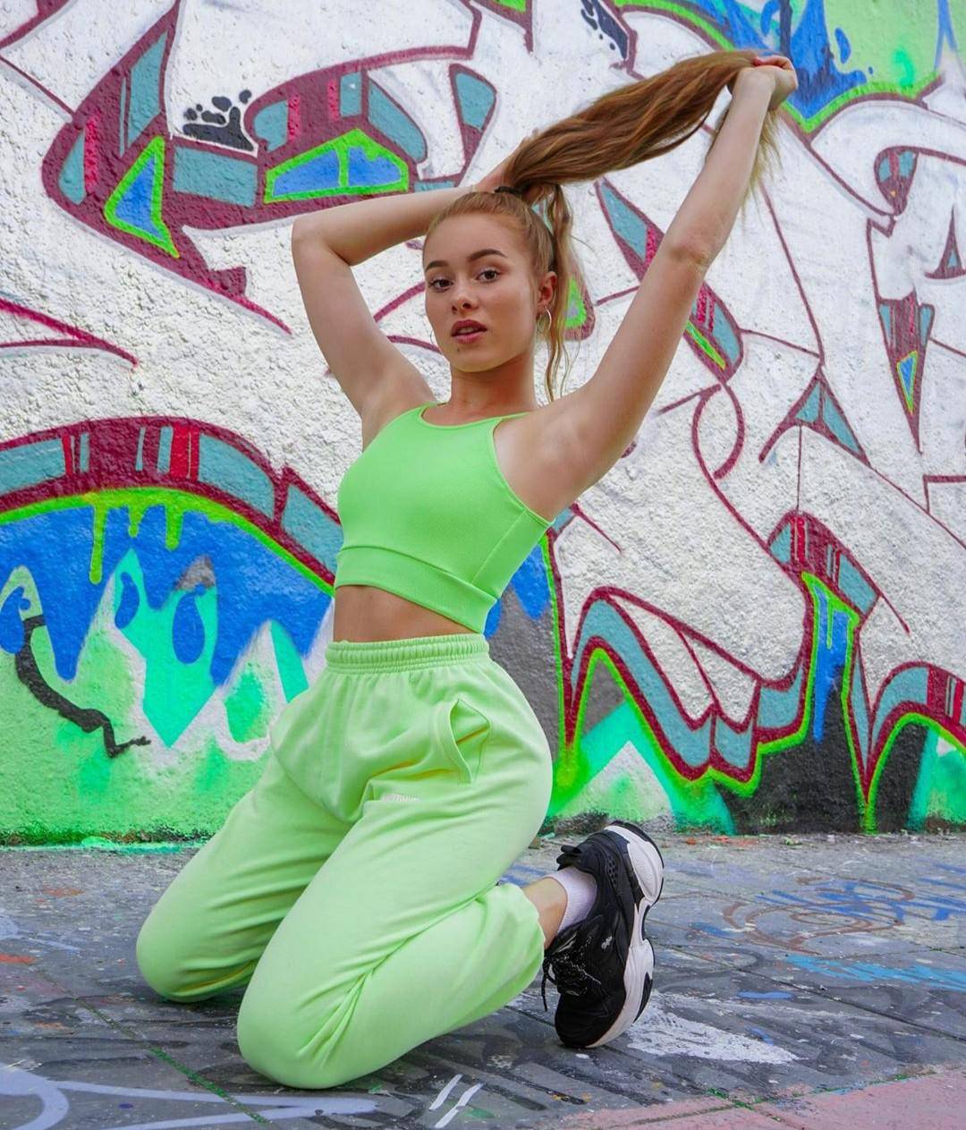 Schön auf die Knie🔥 | Scrolller