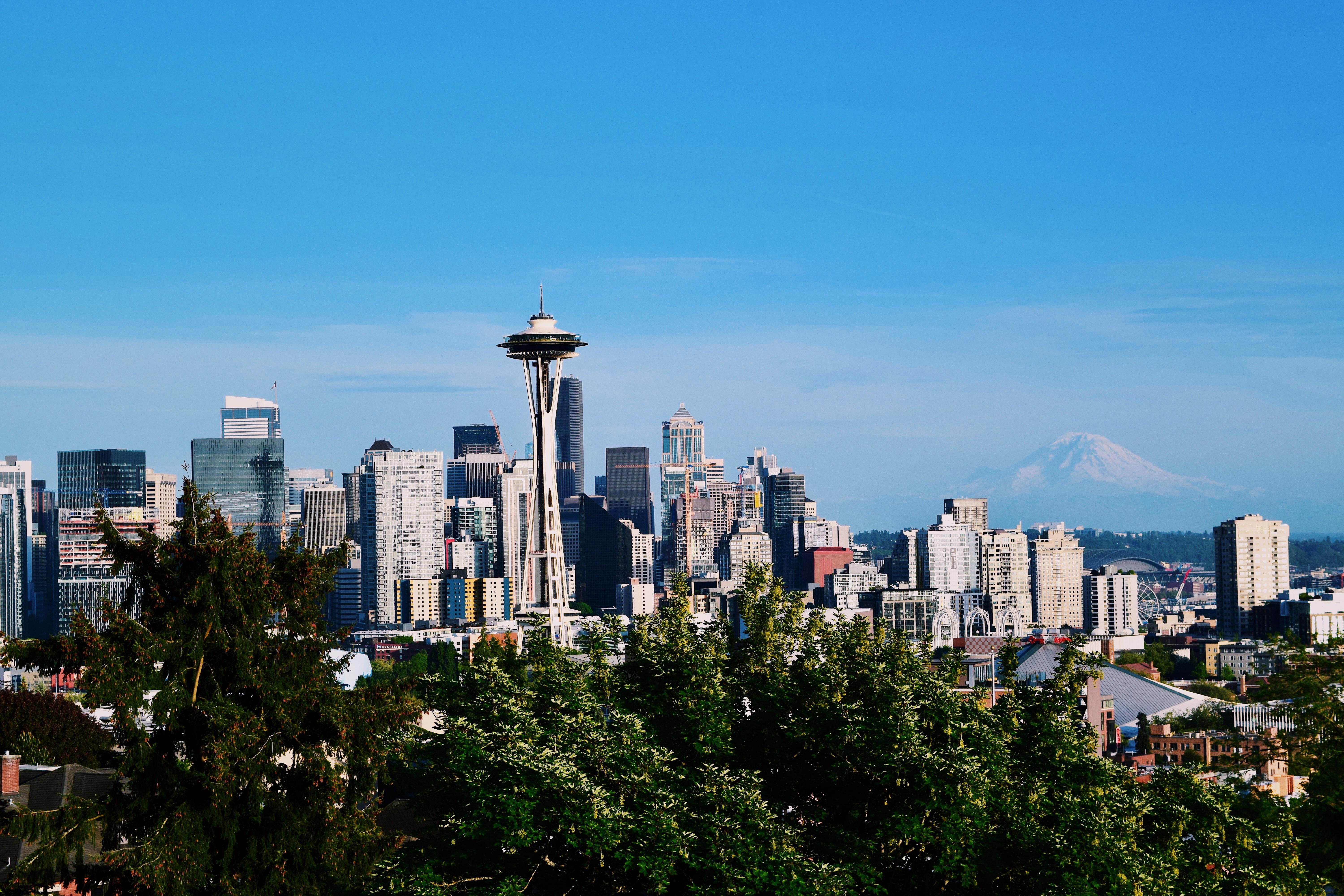 Seattle skyline from Kerry Park ft. Mt. Rainier | Scrolller