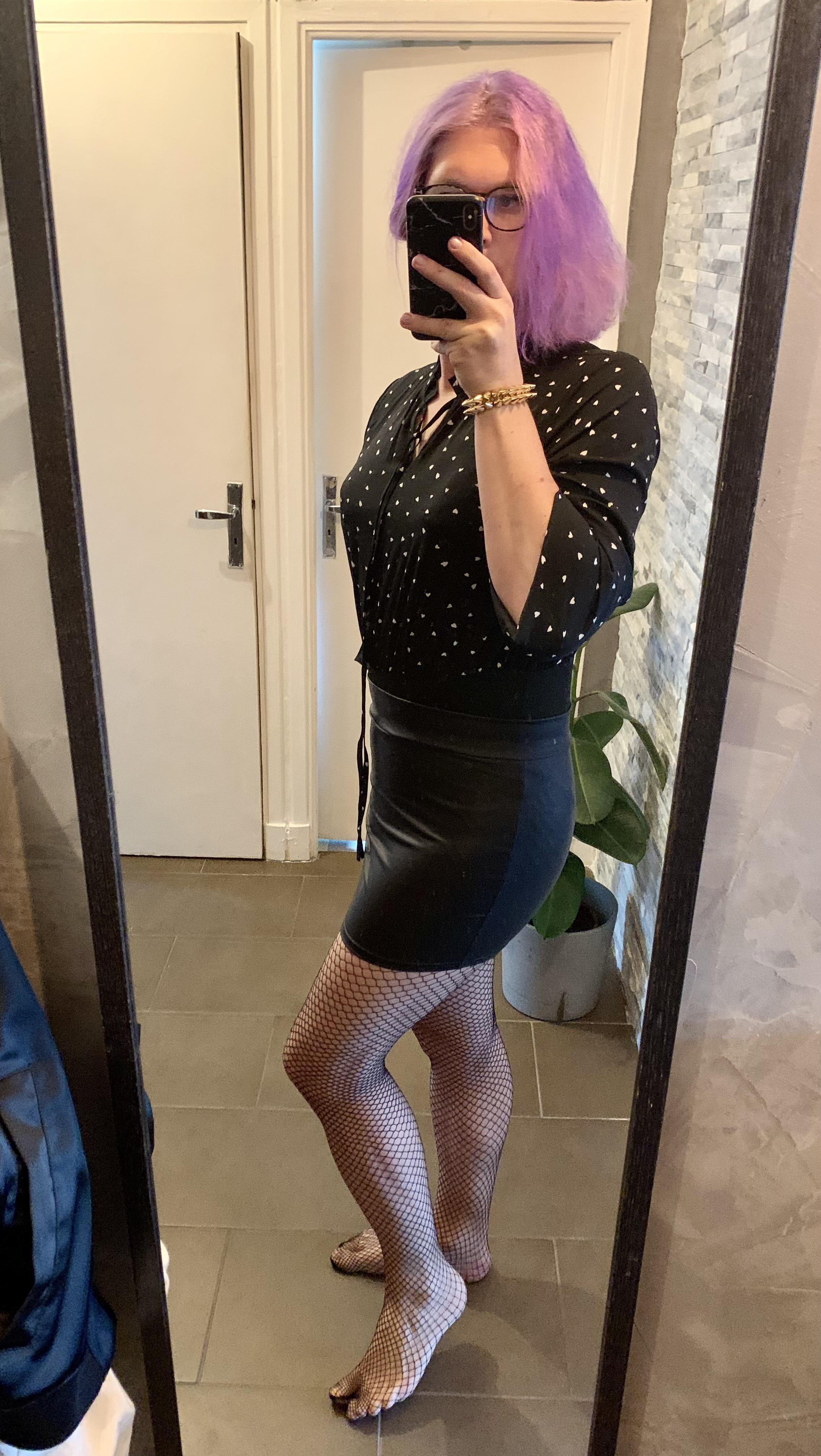 Secretary outfit tryout | Scrolller