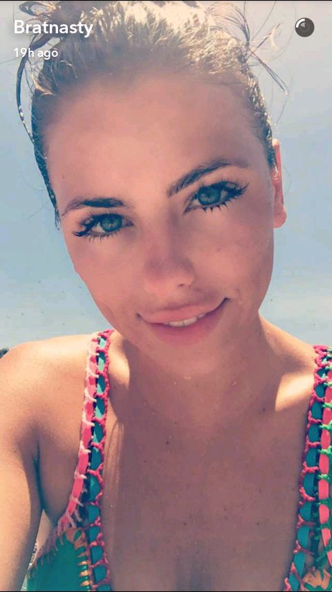 Seducing stare | Scrolller