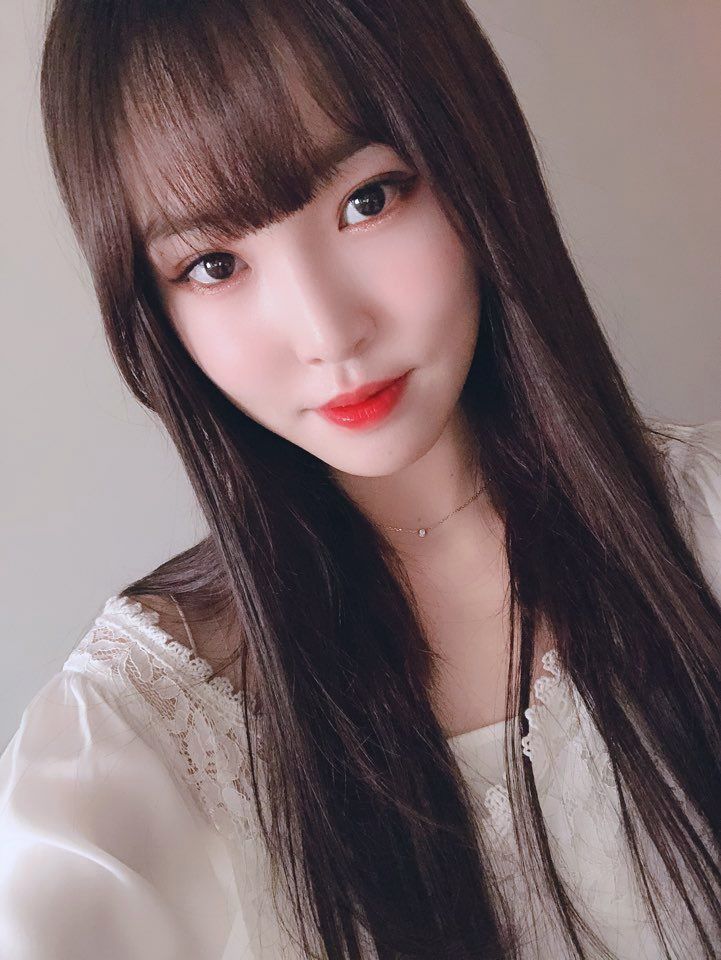 Selfie Queen | Scrolller