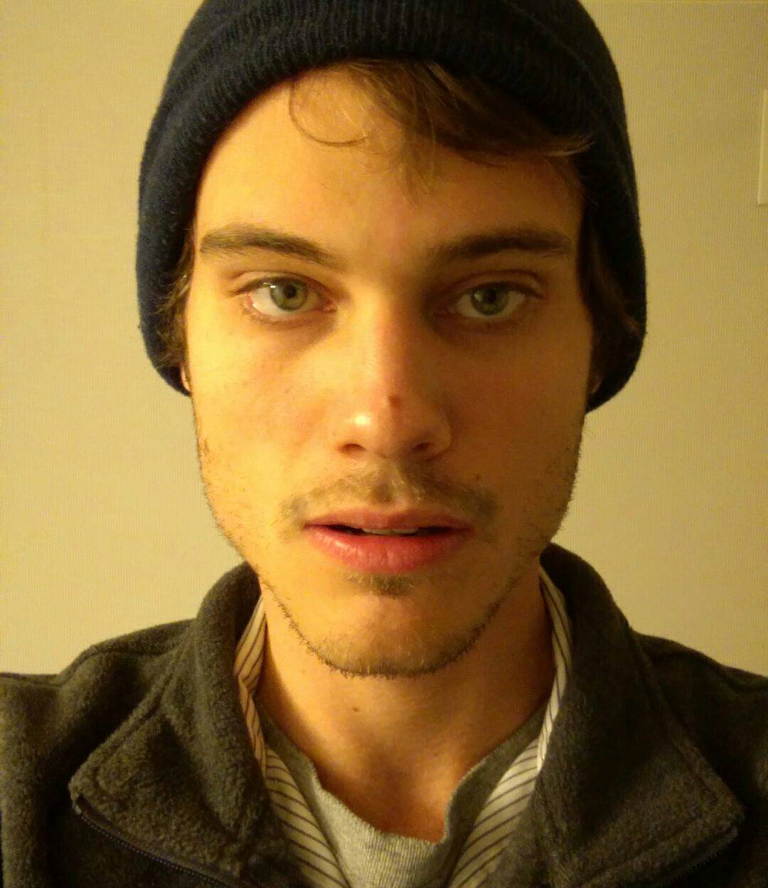 Selfies in bed | Scrolller