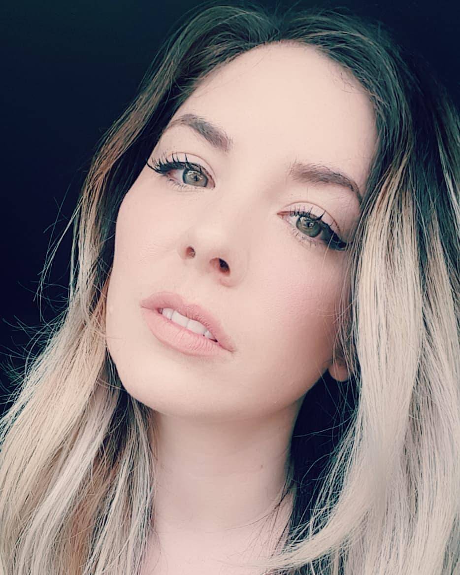 Sensual mary | Scrolller