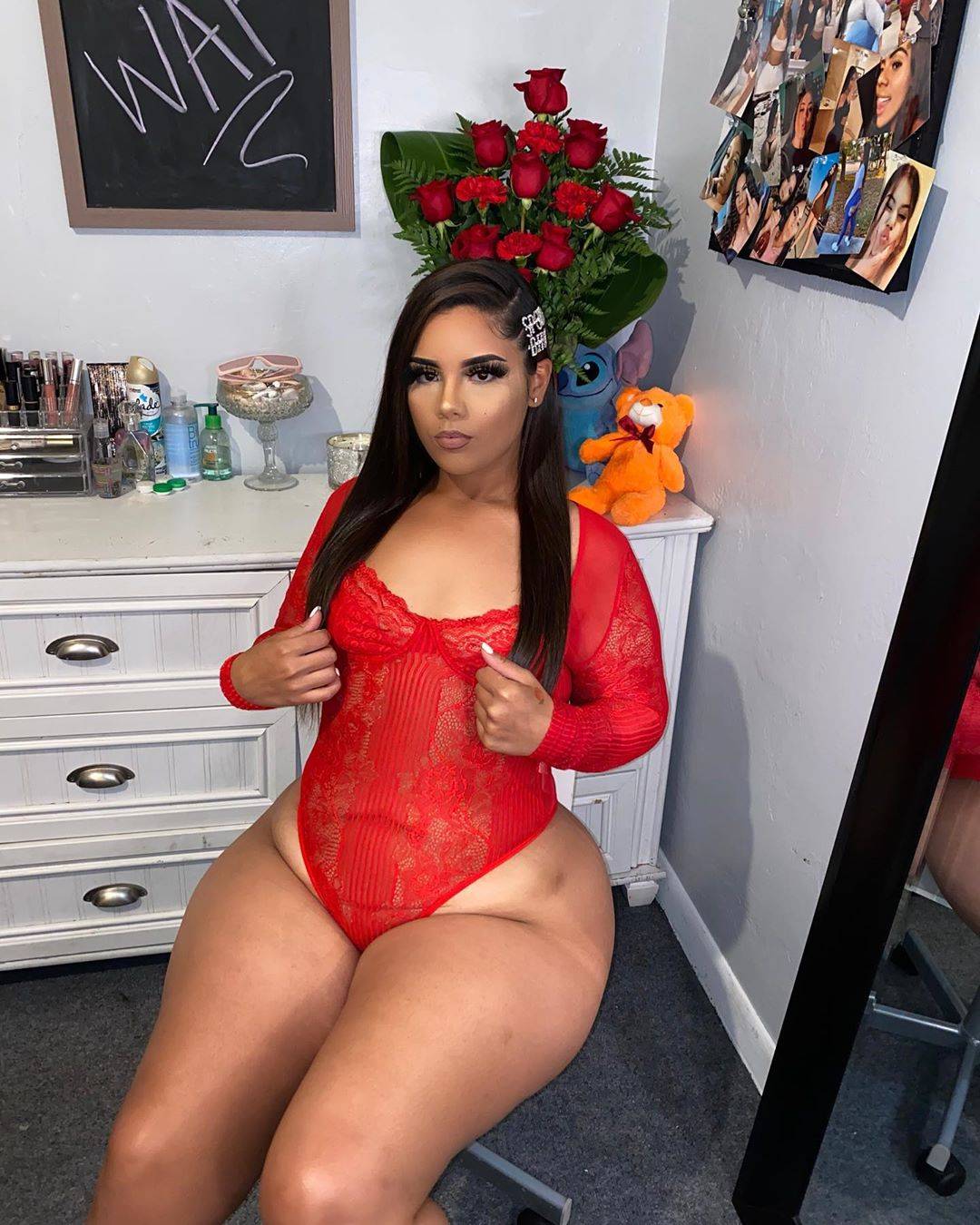 Serving up the thighs.. | Scrolller