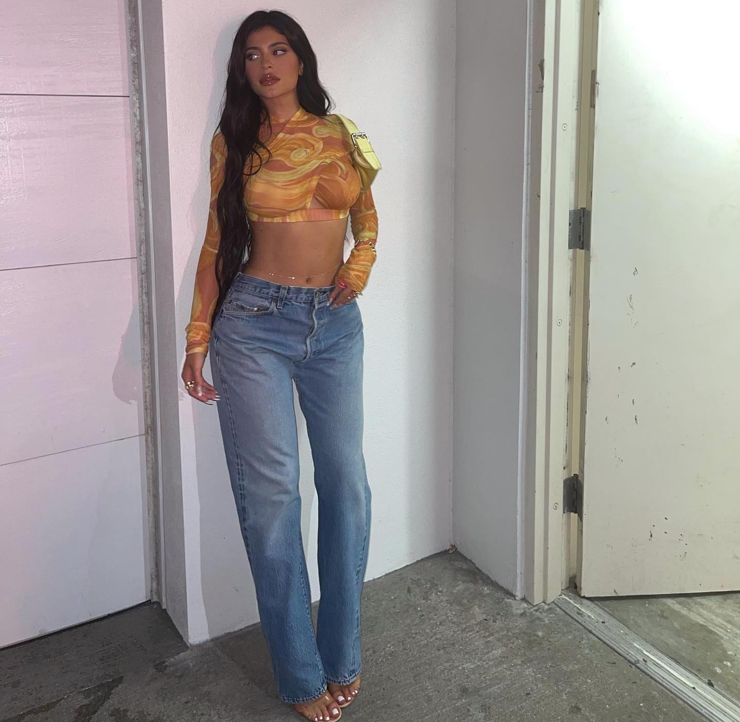 Sexy Kylie | Scrolller