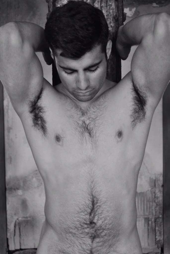 Sexy symmetry | Scrolller