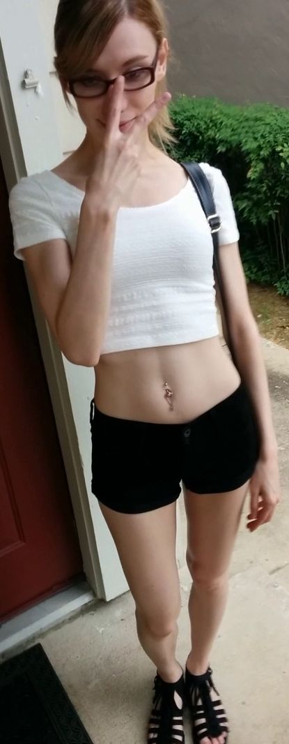 Sexy, toned, flat tummy with a belly button ring | Scrolller