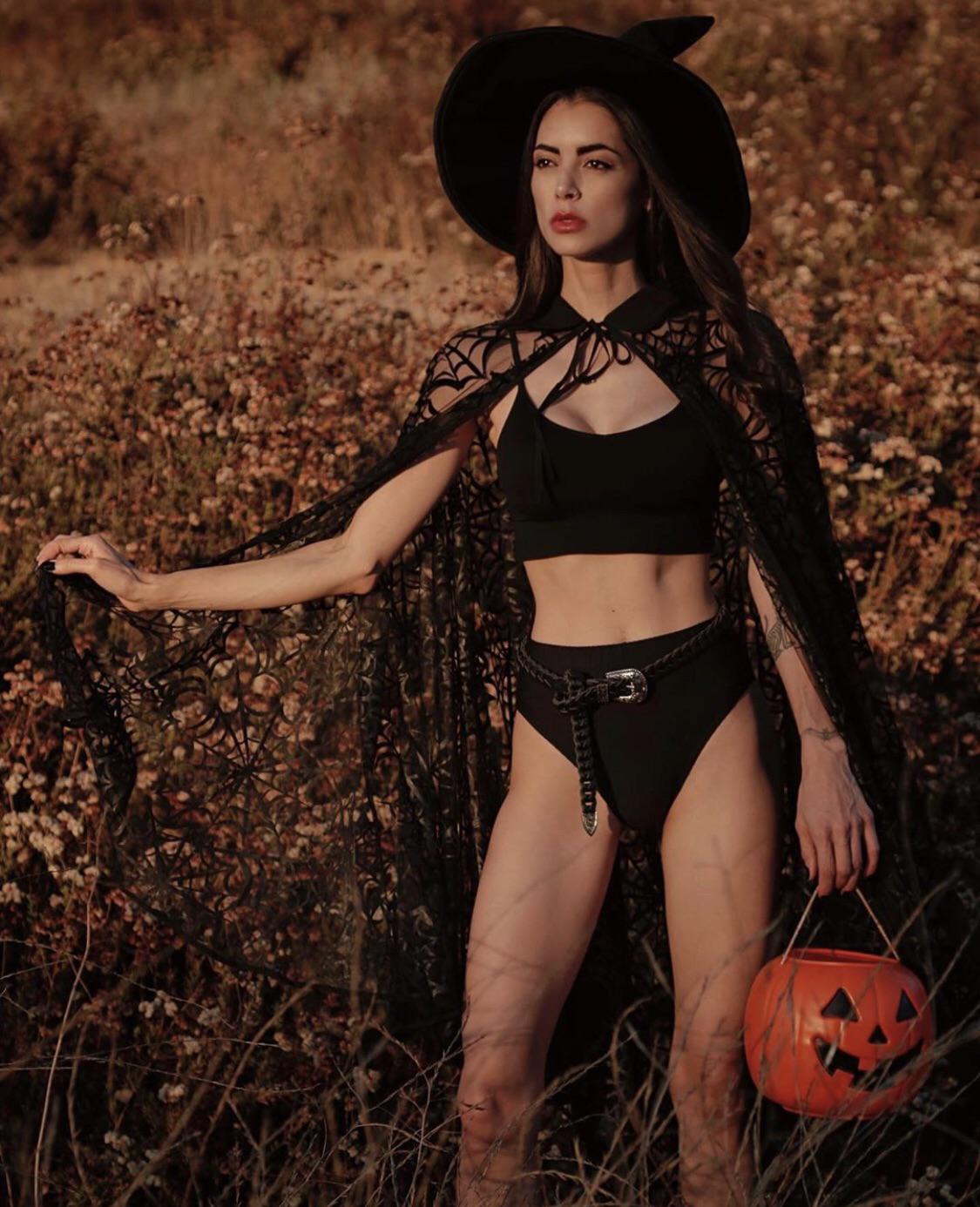 Sexy Witch | Scrolller