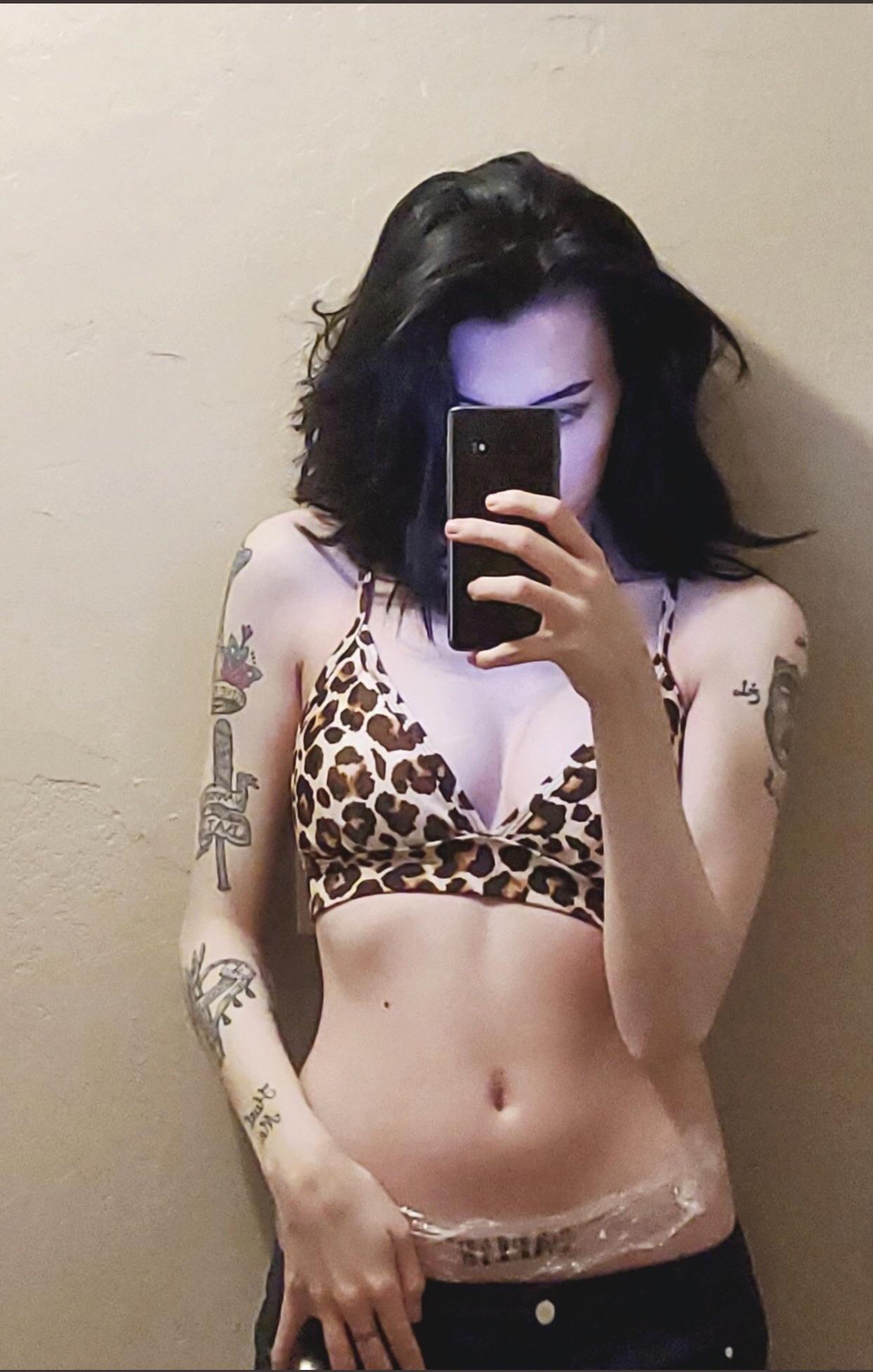 Shadie showing off new ink | Scrolller