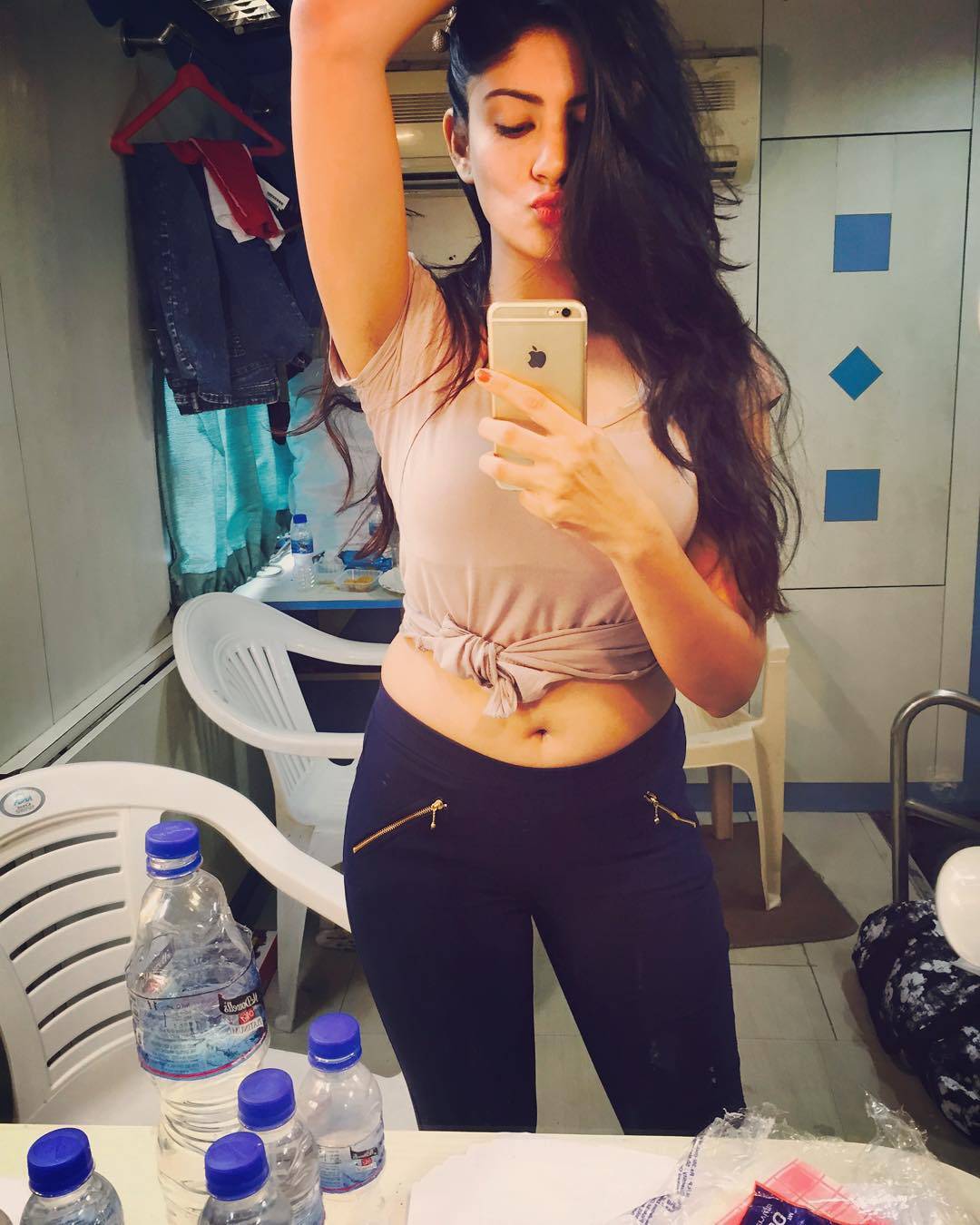 shanice shrestha NAVEL show please UPVOTE for more | Scrolller