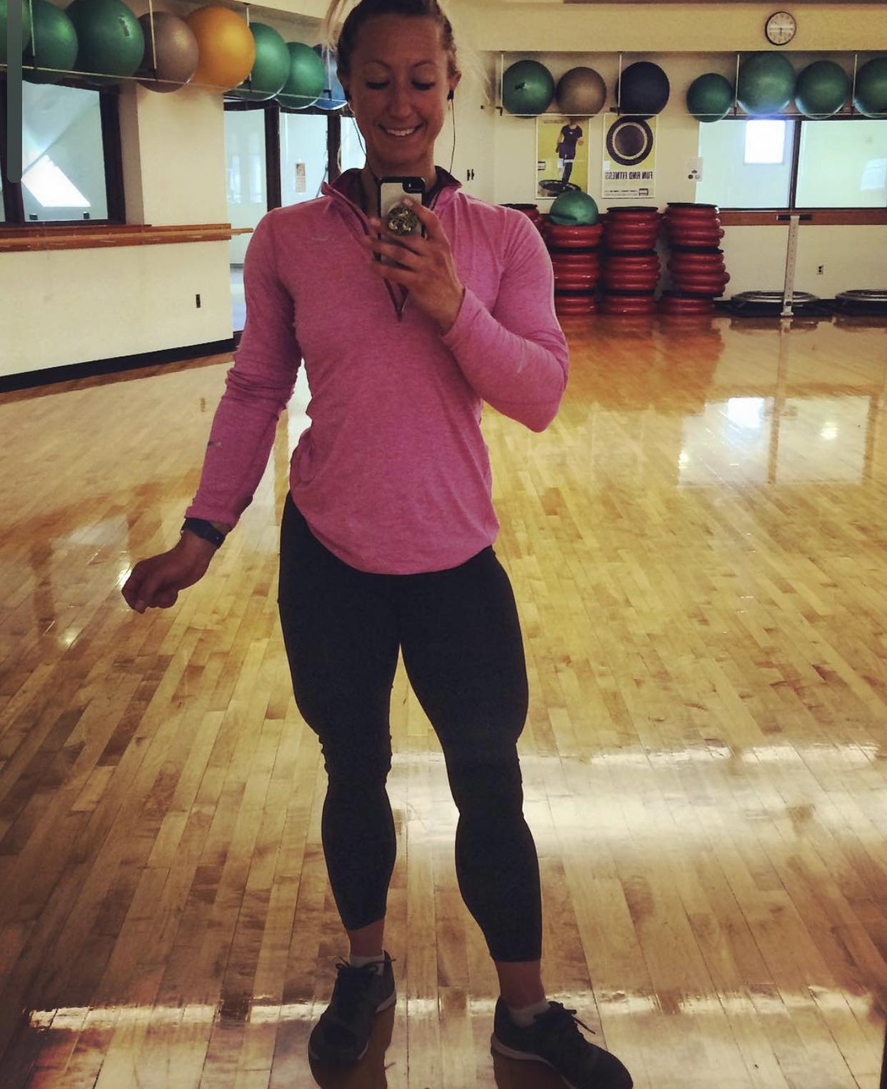 Shapely muscular legs + leggings = 😋 | Scrolller