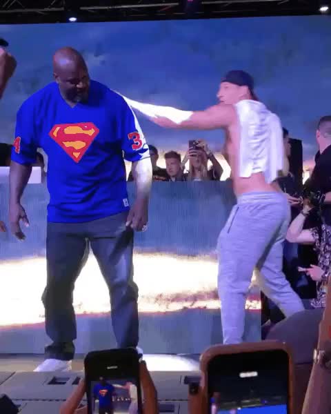 Shaq is awesome. | Scrolller