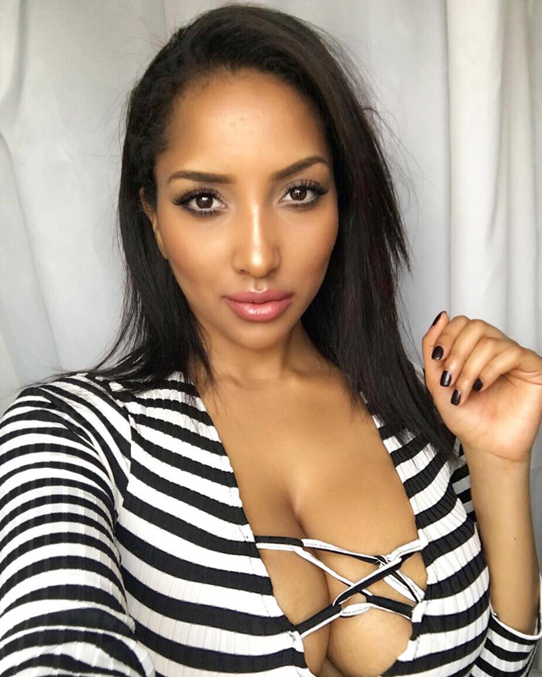 Shay Bombshell | Scrolller