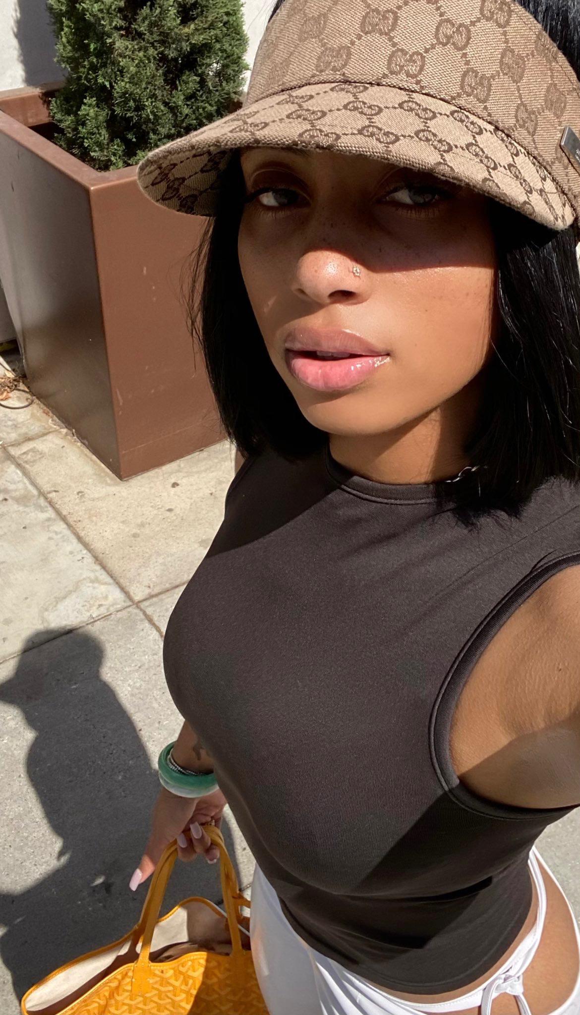 She bad. | Scrolller