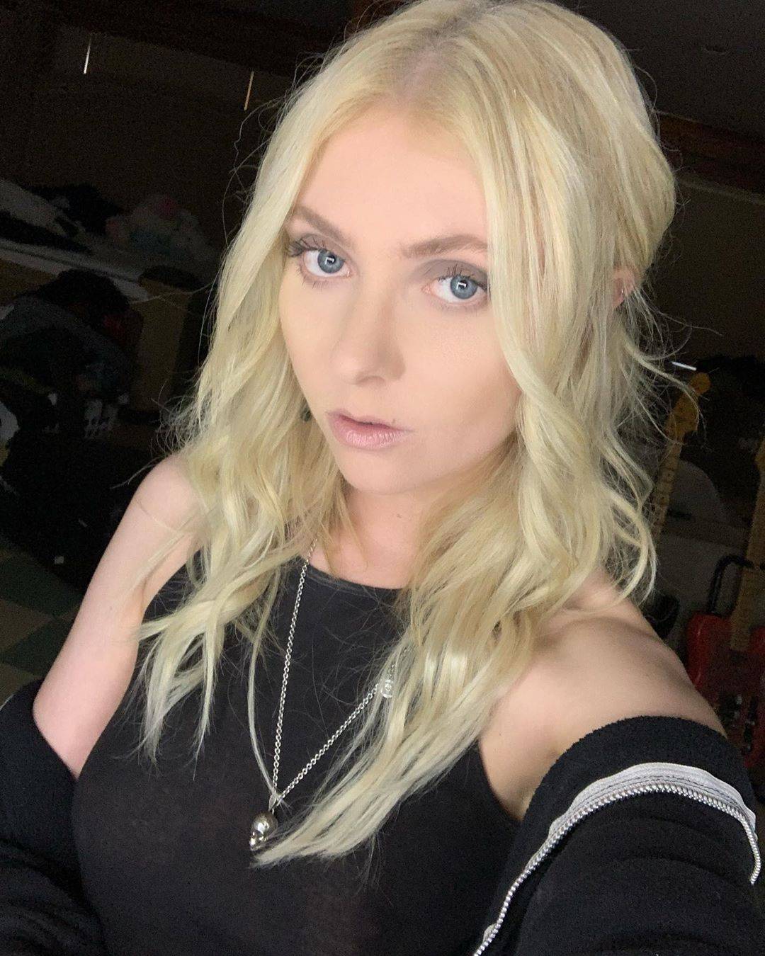 She cute | Scrolller