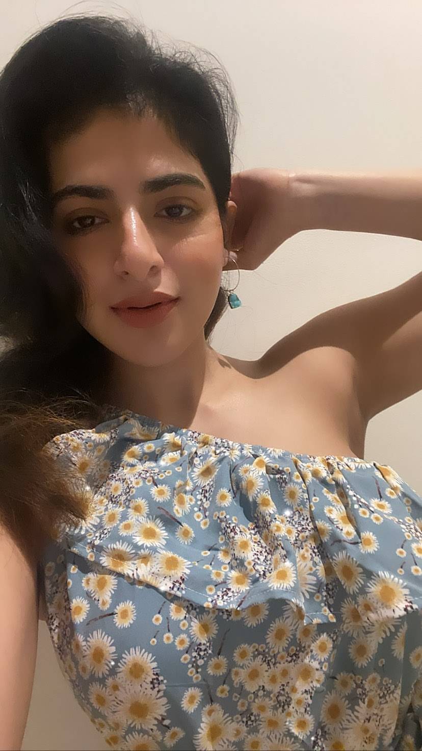 She Knows | Scrolller