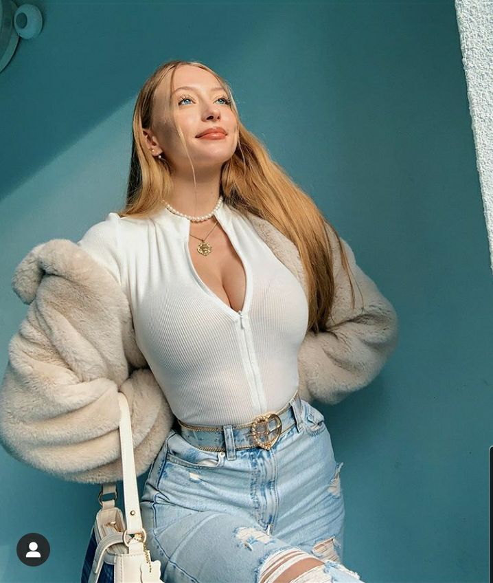 She knows what she's doing | Scrolller