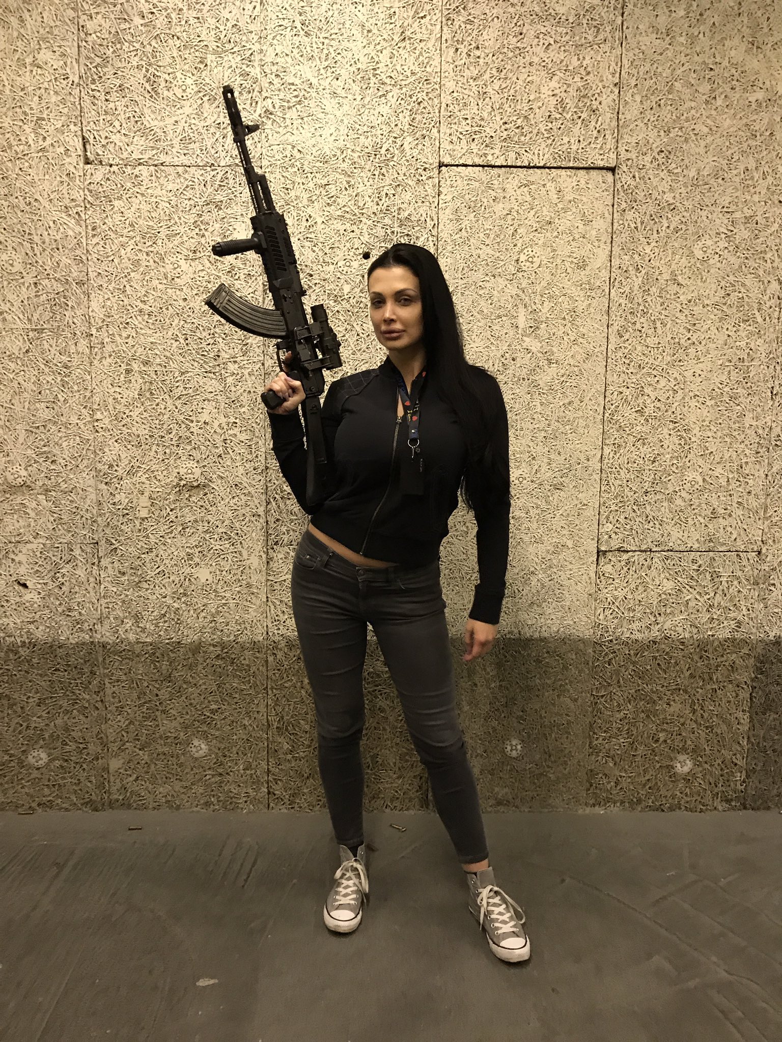 She likes big guns | Scrolller