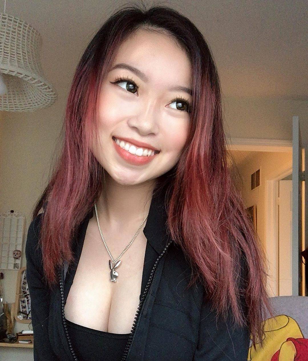 She loves showing off ️ ️ | Scrolller