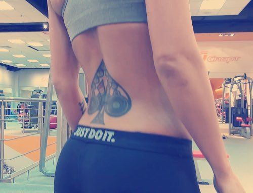 She makes sure its not covered up so only real men know to talk to her at the gym. | Scrolller