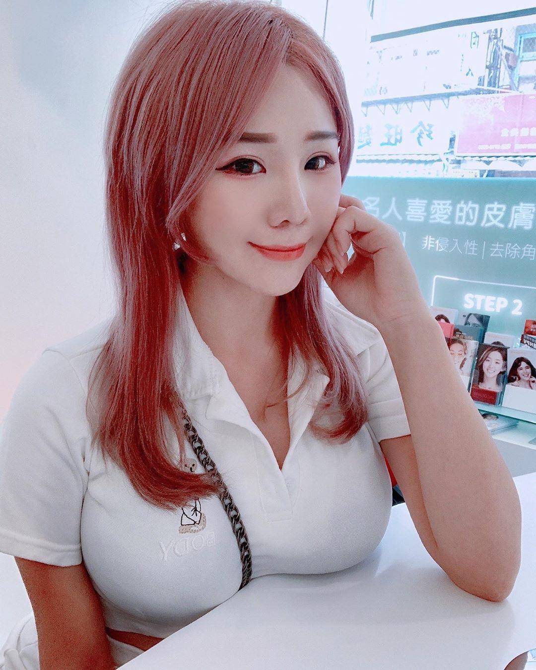 She needed the support | Scrolller