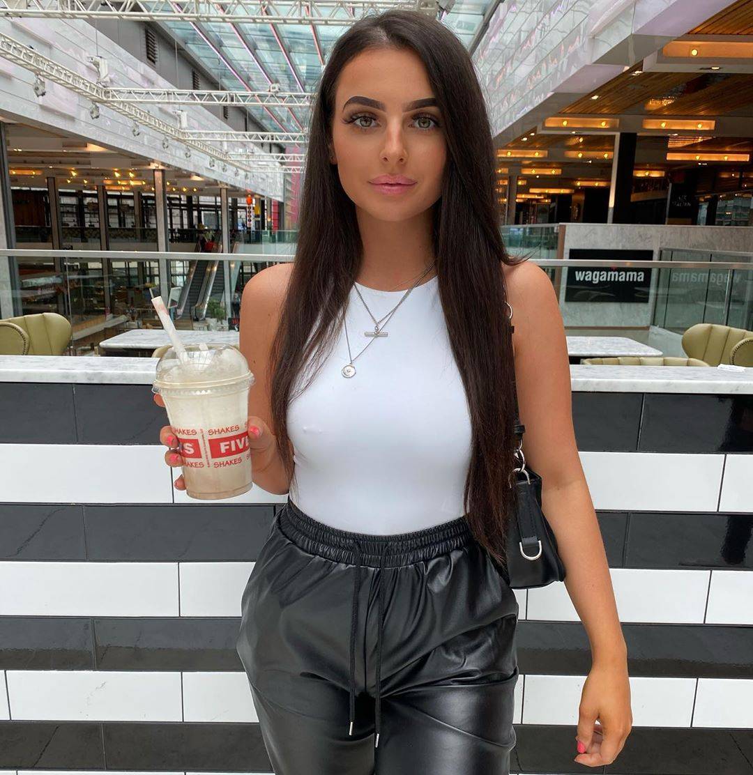 She's been sucking Five Guys | Scrolller