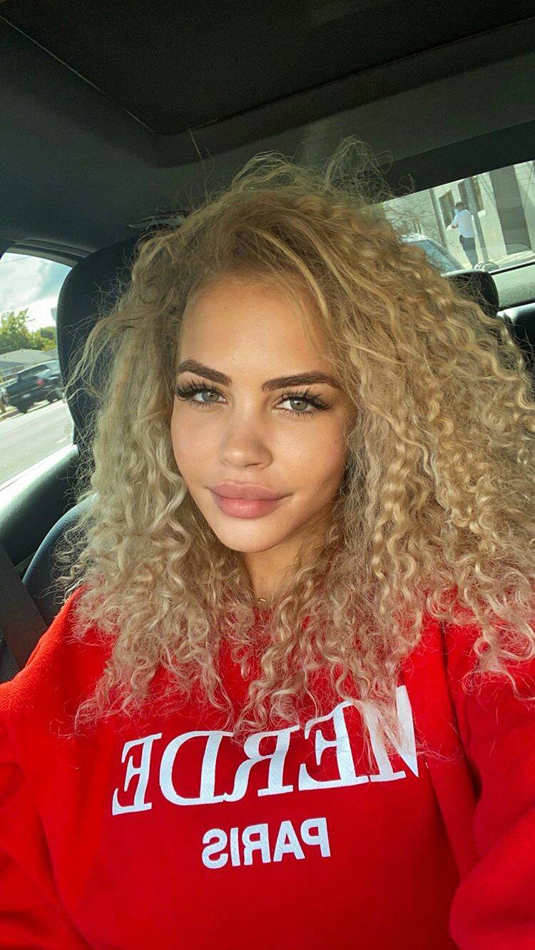 Shes Drop Dead Gorgeous💗 Scrolller