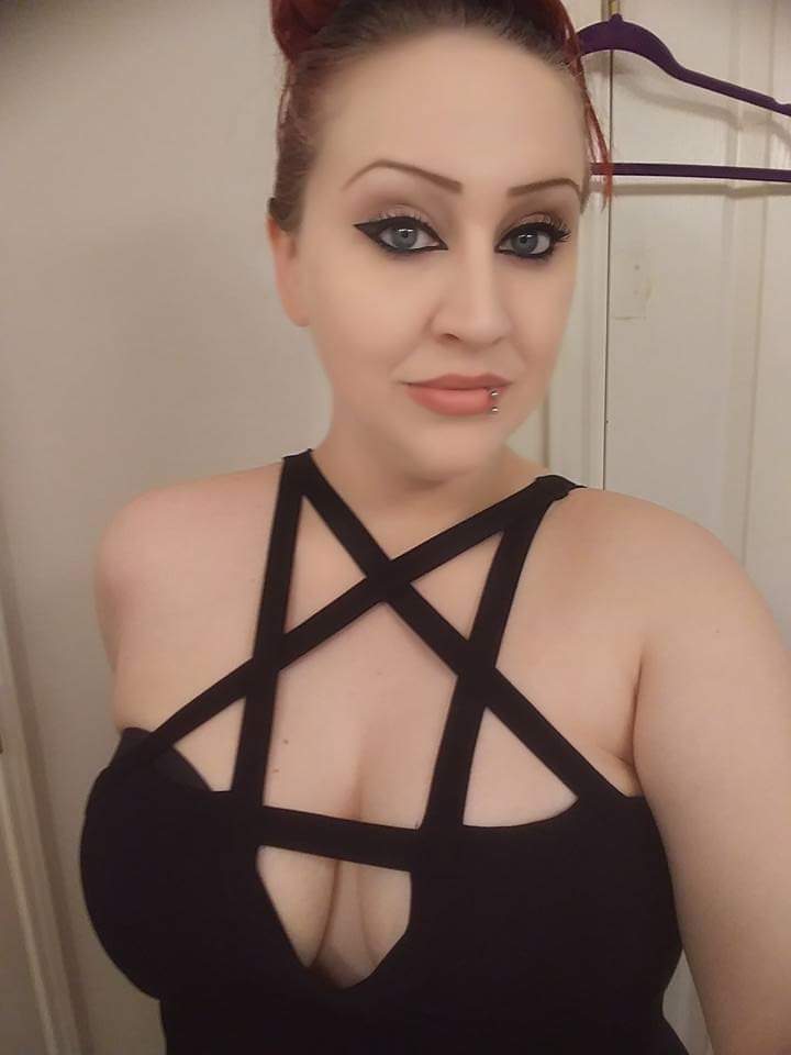 She's so voluptuous | Scrolller