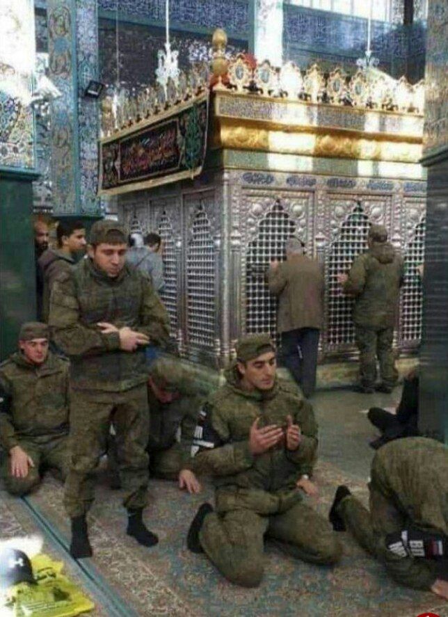 Shia and Sunni soldiers praying inside the Shrine of Zaynab s.a | Scrolller