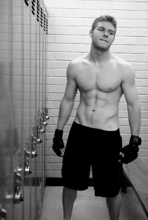 Shirtless Hottie in Locker Room | Scrolller