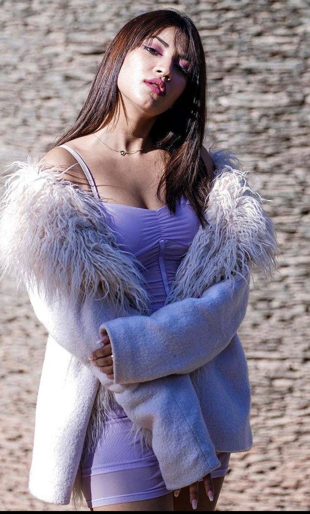 Shivani Singh | Scrolller