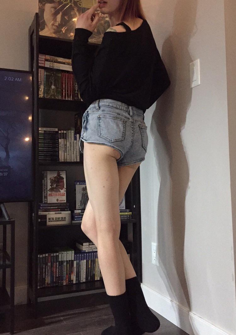 Short shorts and long sleeves ☺️ | Scrolller