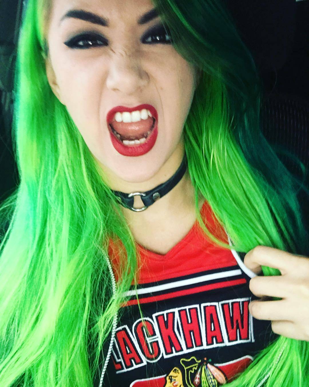 Shotzi Blackheart Has To Be The Hottest Blackhawks Fan Scrolller 3660