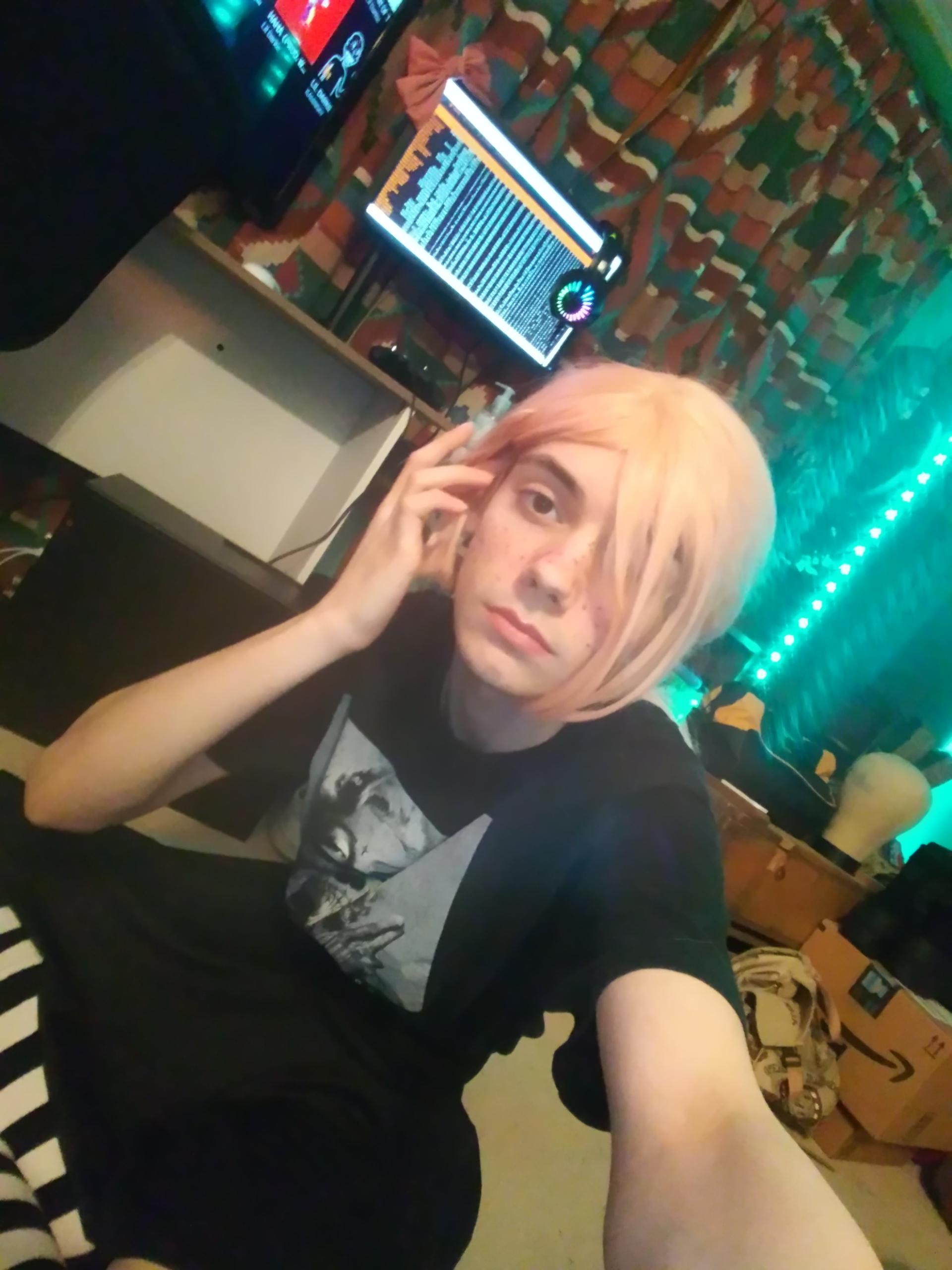 Show love for the shy gamer boys 😘 | Scrolller