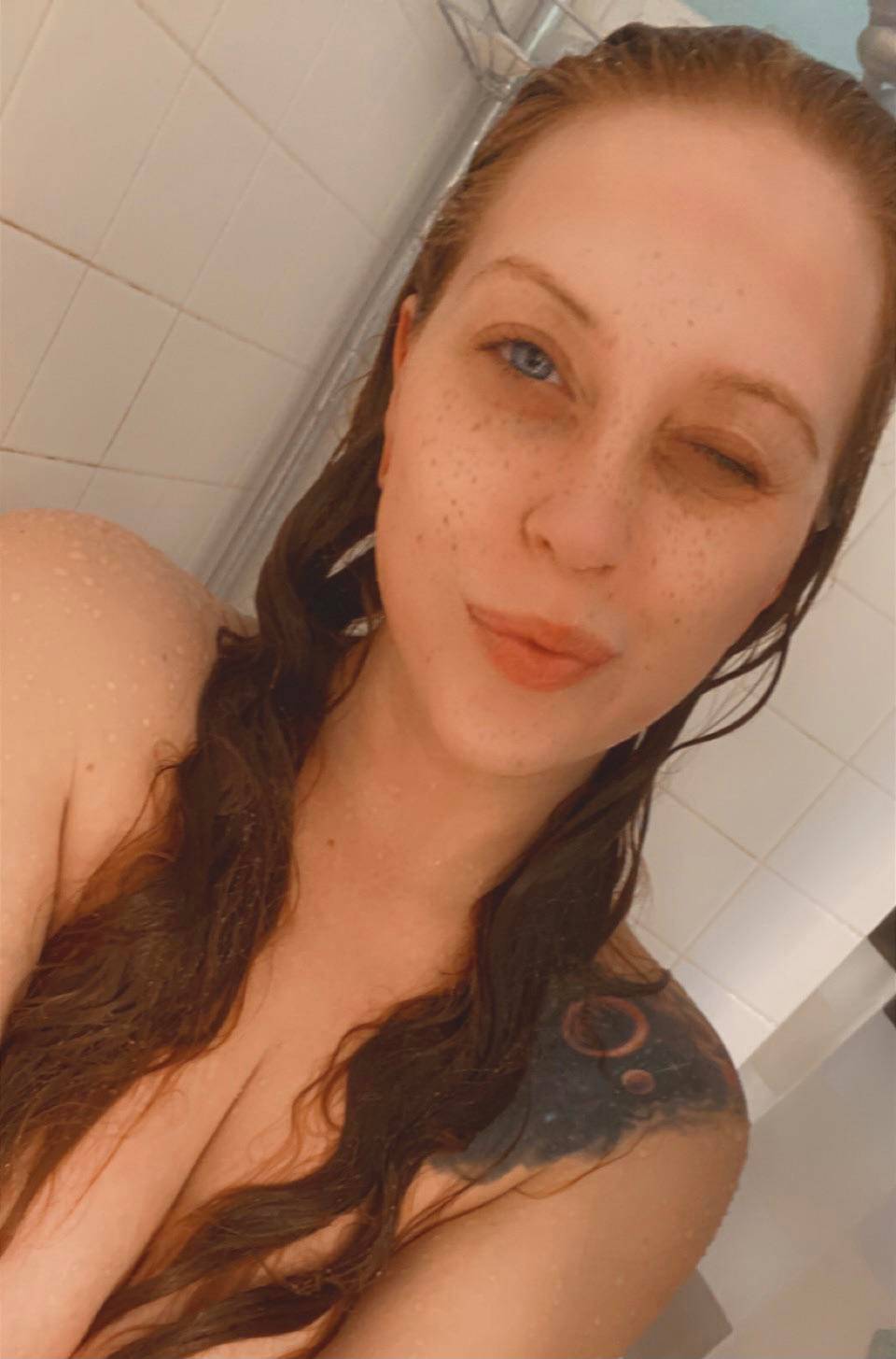 shower selfie 📸 | Scrolller