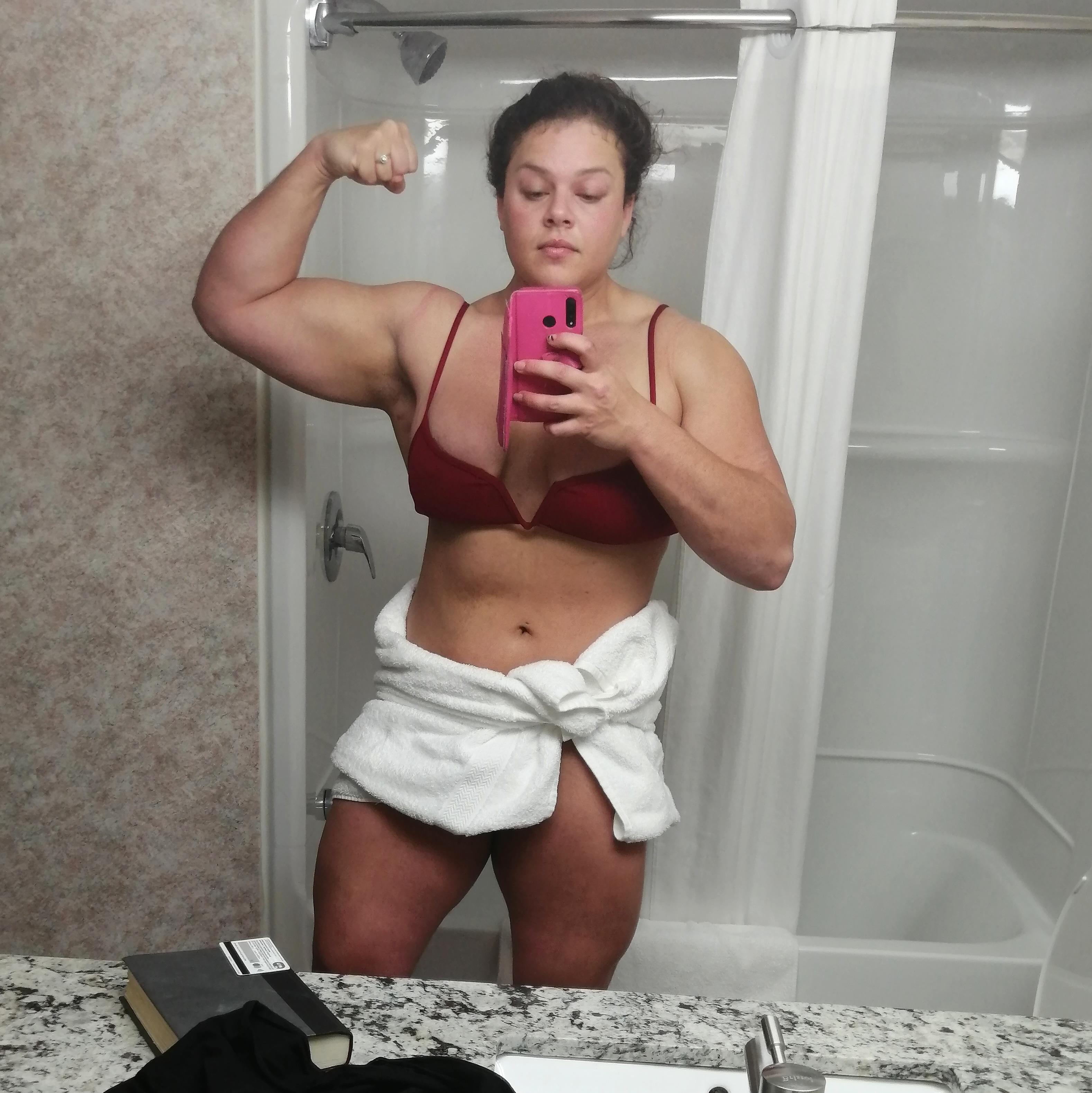 Shower time flex 😏😏 | Scrolller