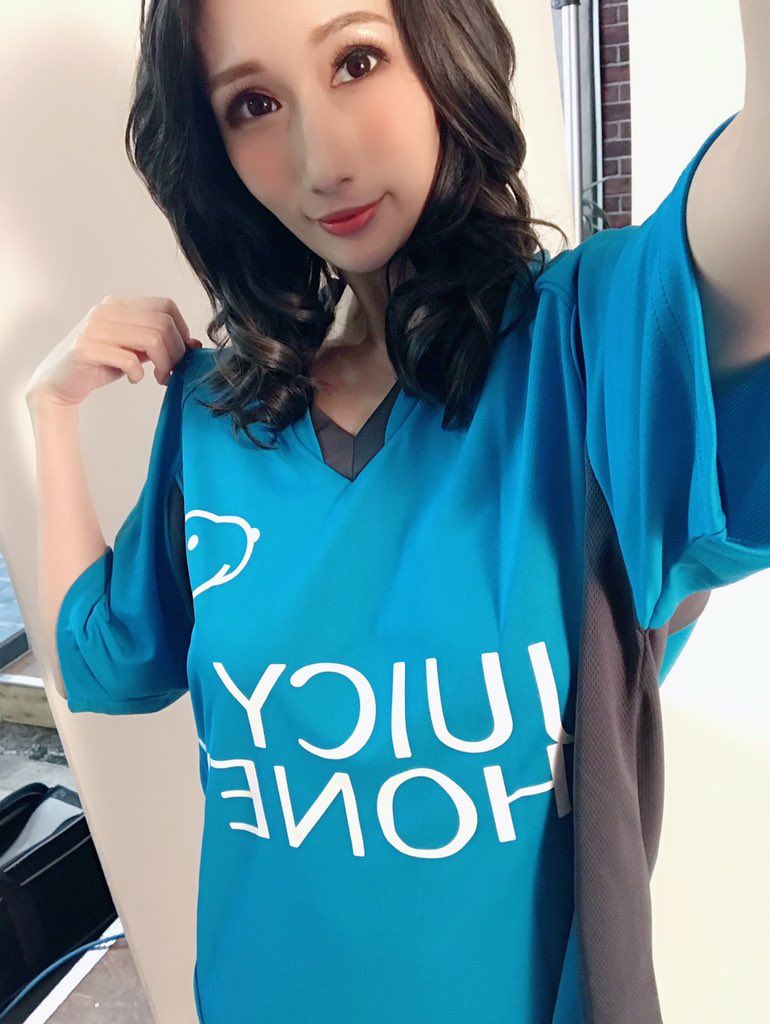 Showing off her jersey (the number 33 and her name Julia on the back) | Scrolller