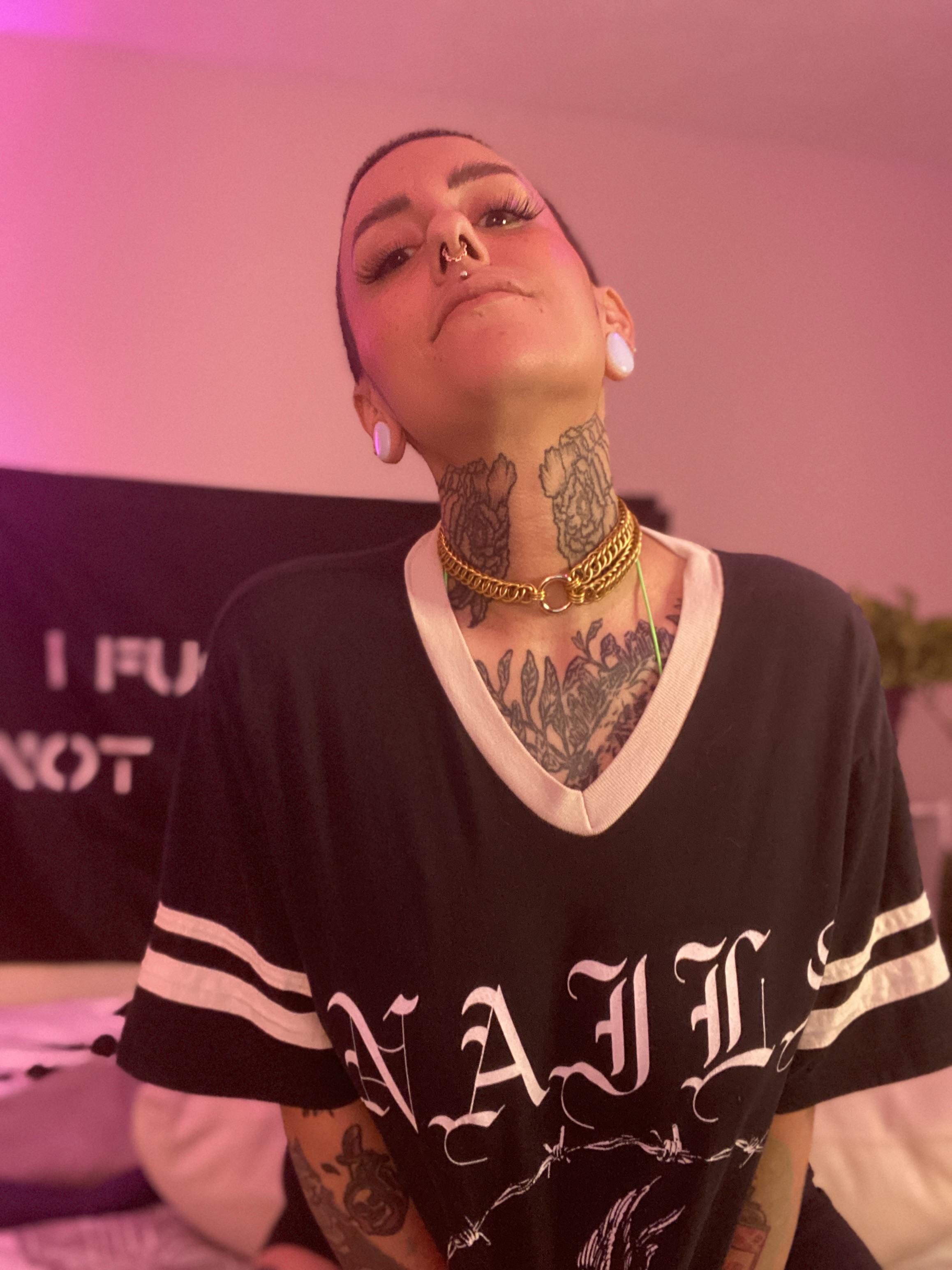 Showing off my gold chain tawapa septum...or thirst trap? | Scrolller