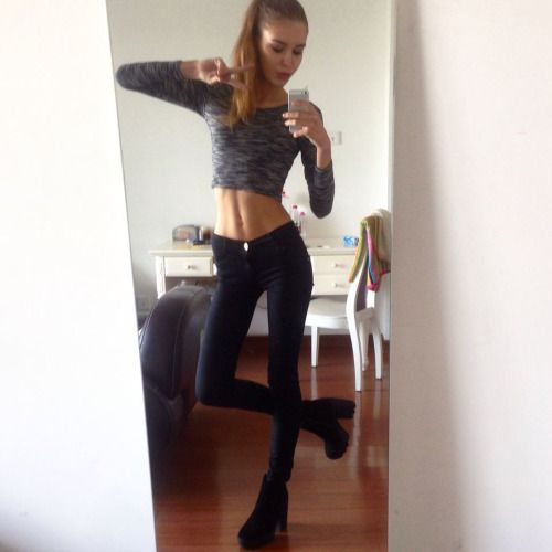 Showing off the mid-section | Scrolller